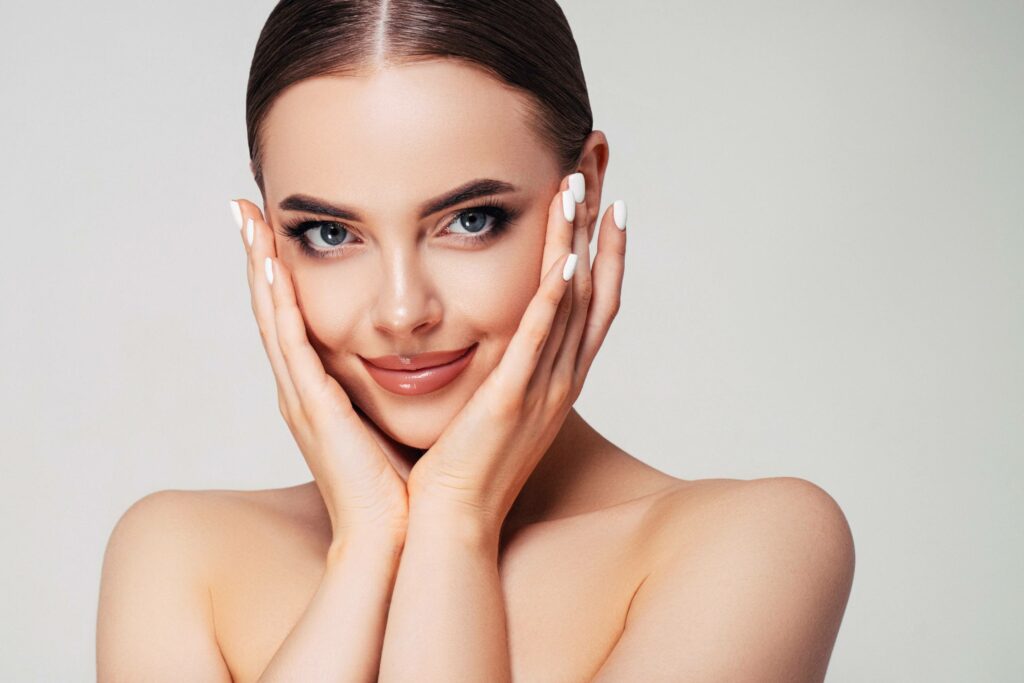 Injection d'Acide Hyaluronique Pommettes | Dr Luneau | Aix en Provence